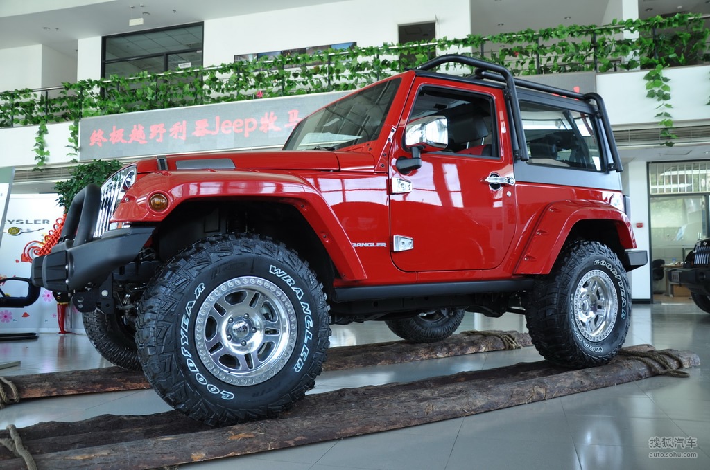 【Jeep牧马人两门版 2010款3.8L 罗宾汉外观烈焰红高清图片g492107】_Jeep高清图片_搜狐汽车网